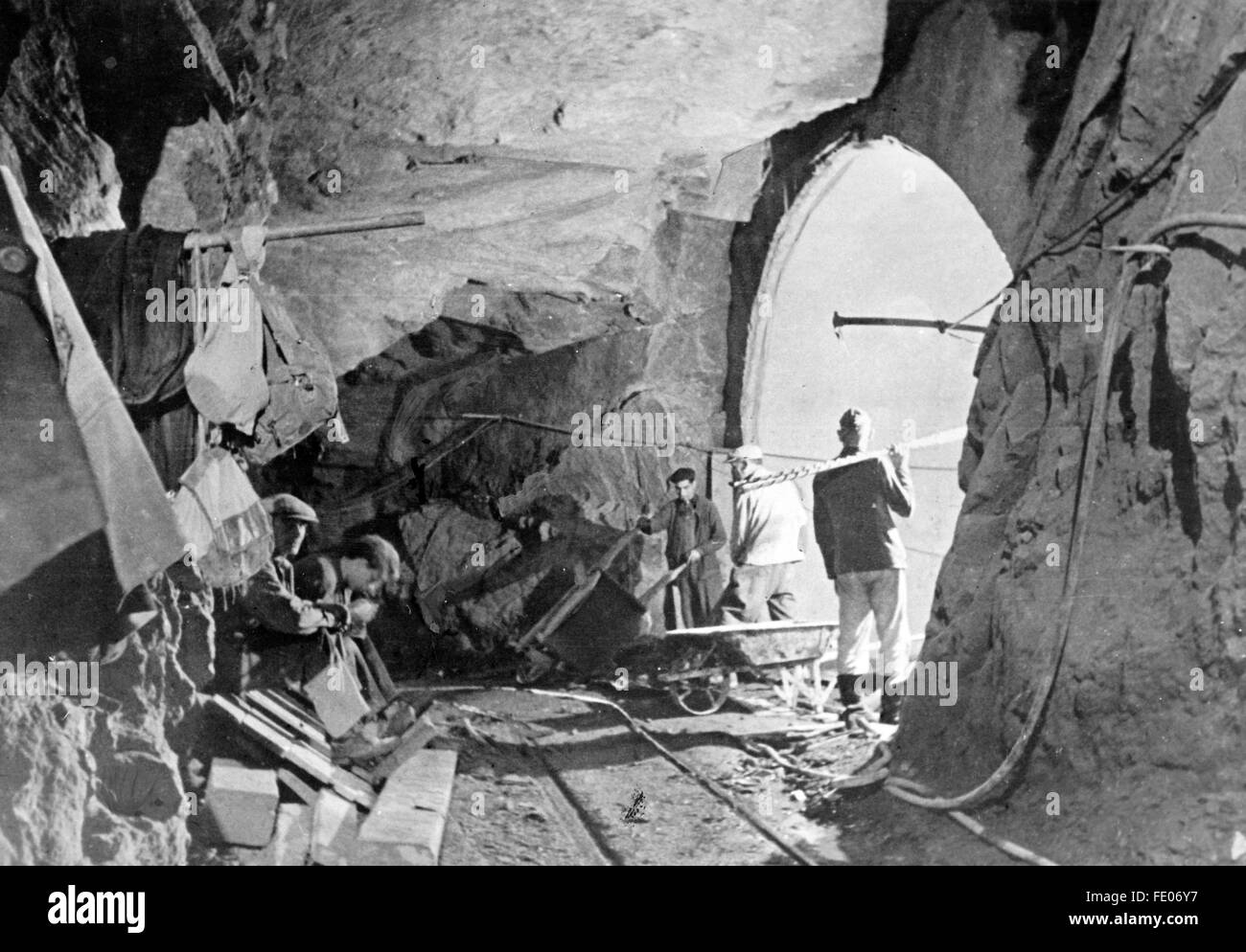 The Nazi propaganda picture shows construction works on fortifications ...