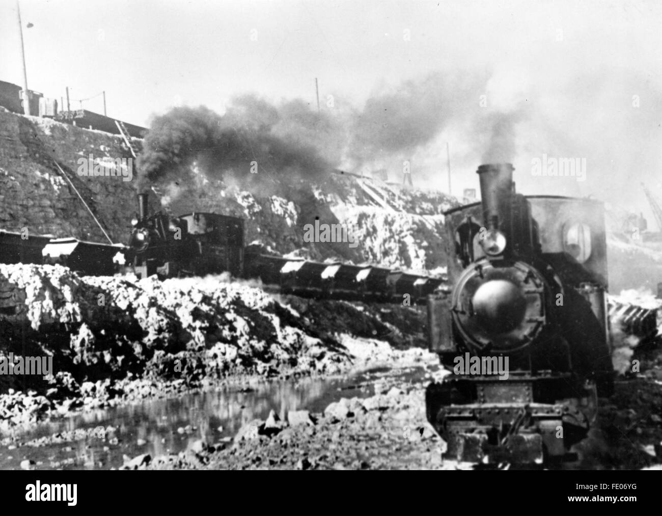 The Nazi propaganda picture shows construction works for the building ...