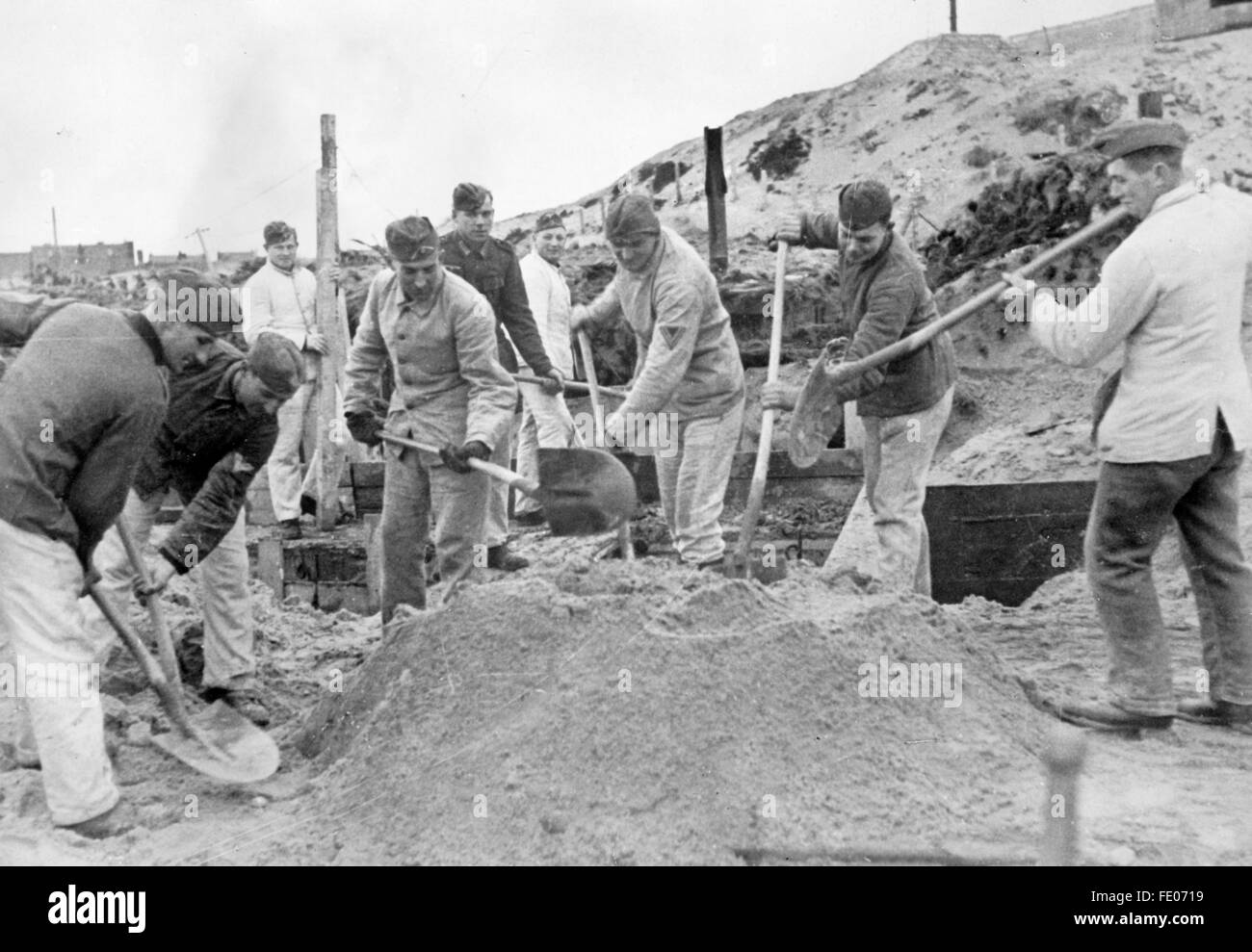 The Nazi propaganda picture shows how male workers from the Todt Stock ...
