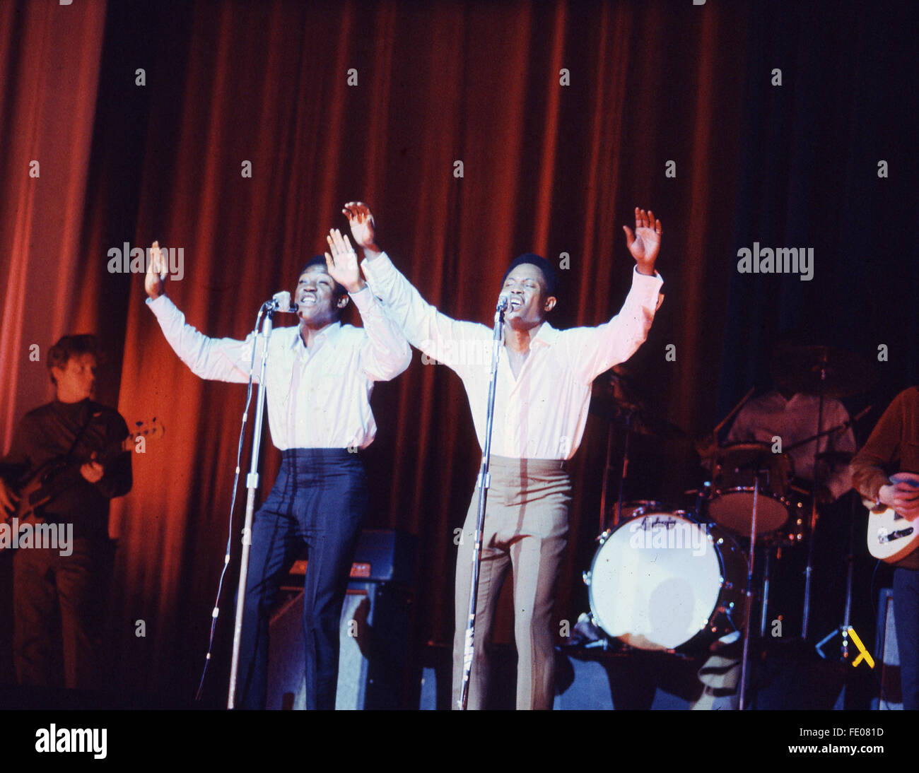 SAM AND DAVE US vocal duo about 1968 Stock Photo - Alamy