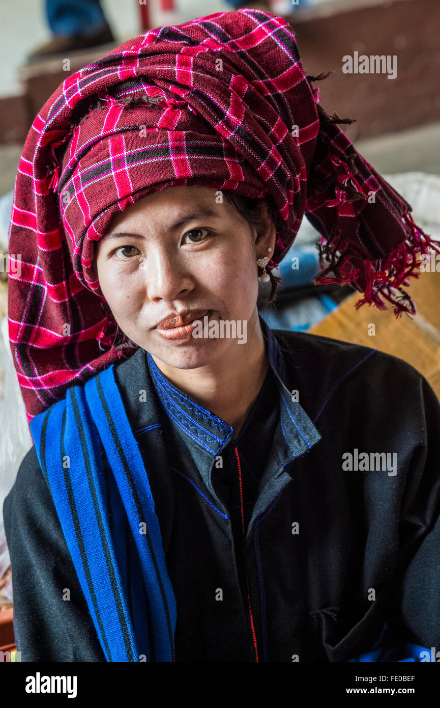 Mae Sai border town Burmese lady from Shan state Stock Photo - Alamy