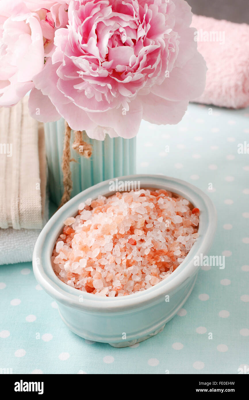Bowl of pink sea salt and peony flower Stock Photo - Alamy