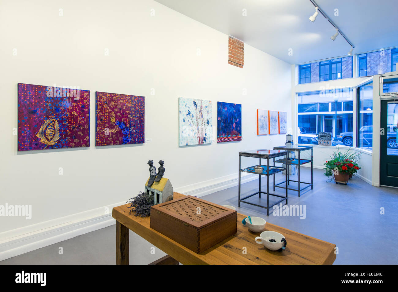 Open gallery space hi-res stock photography and images - Alamy