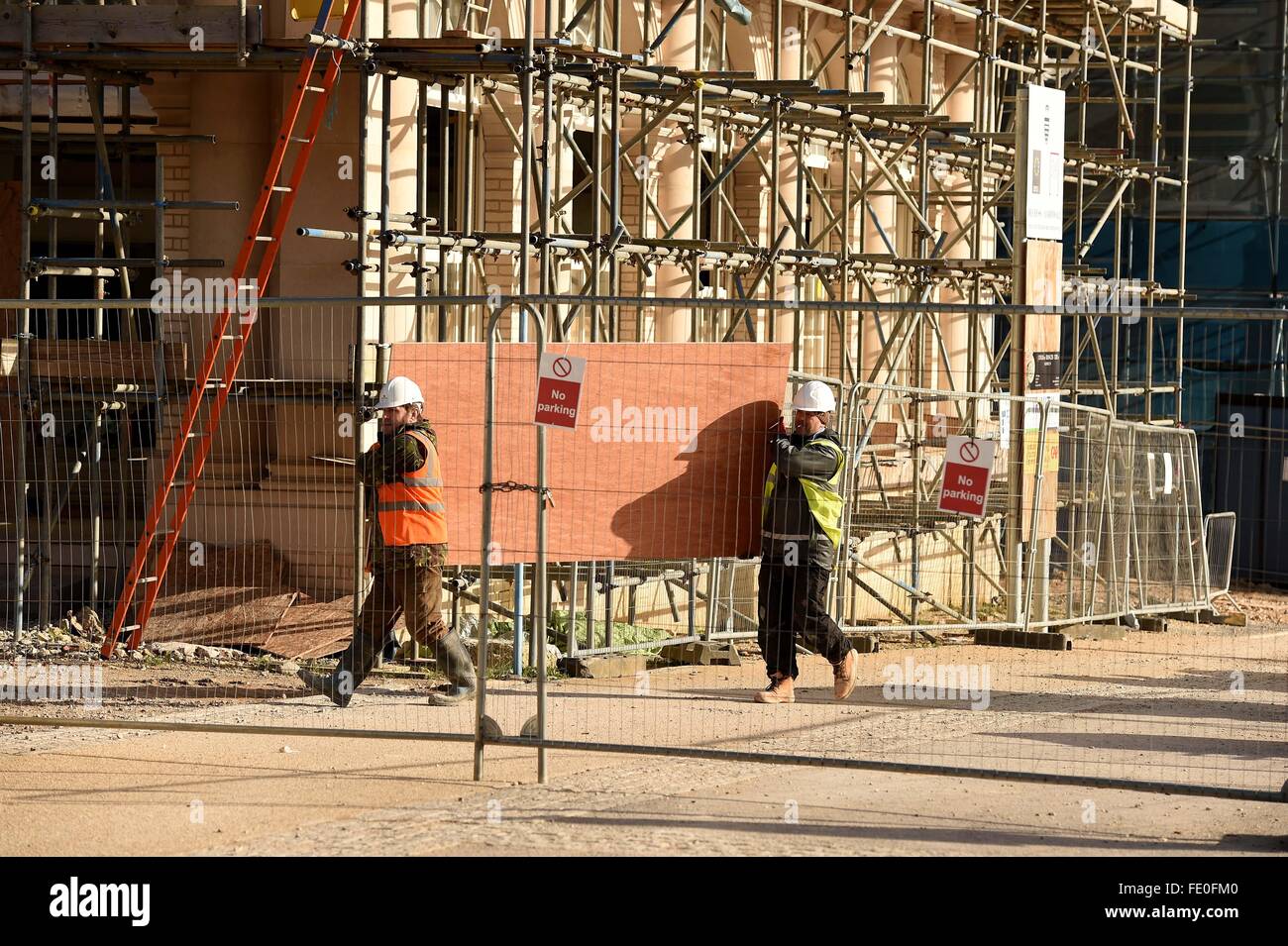Builders workmen building construction site hi-res stock photography ...