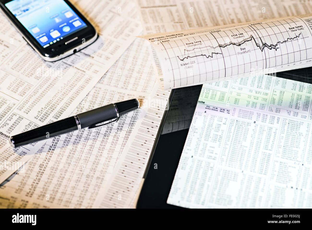 Stock market screen computer hi-res stock photography and images - Alamy