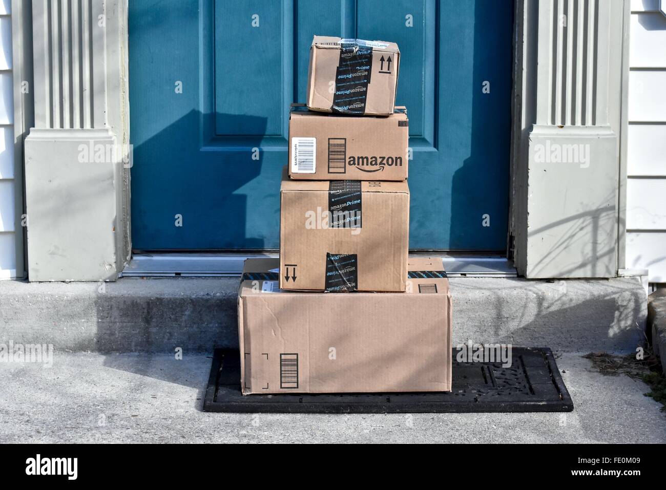 Hipped box hi-res stock photography and images - Alamy
