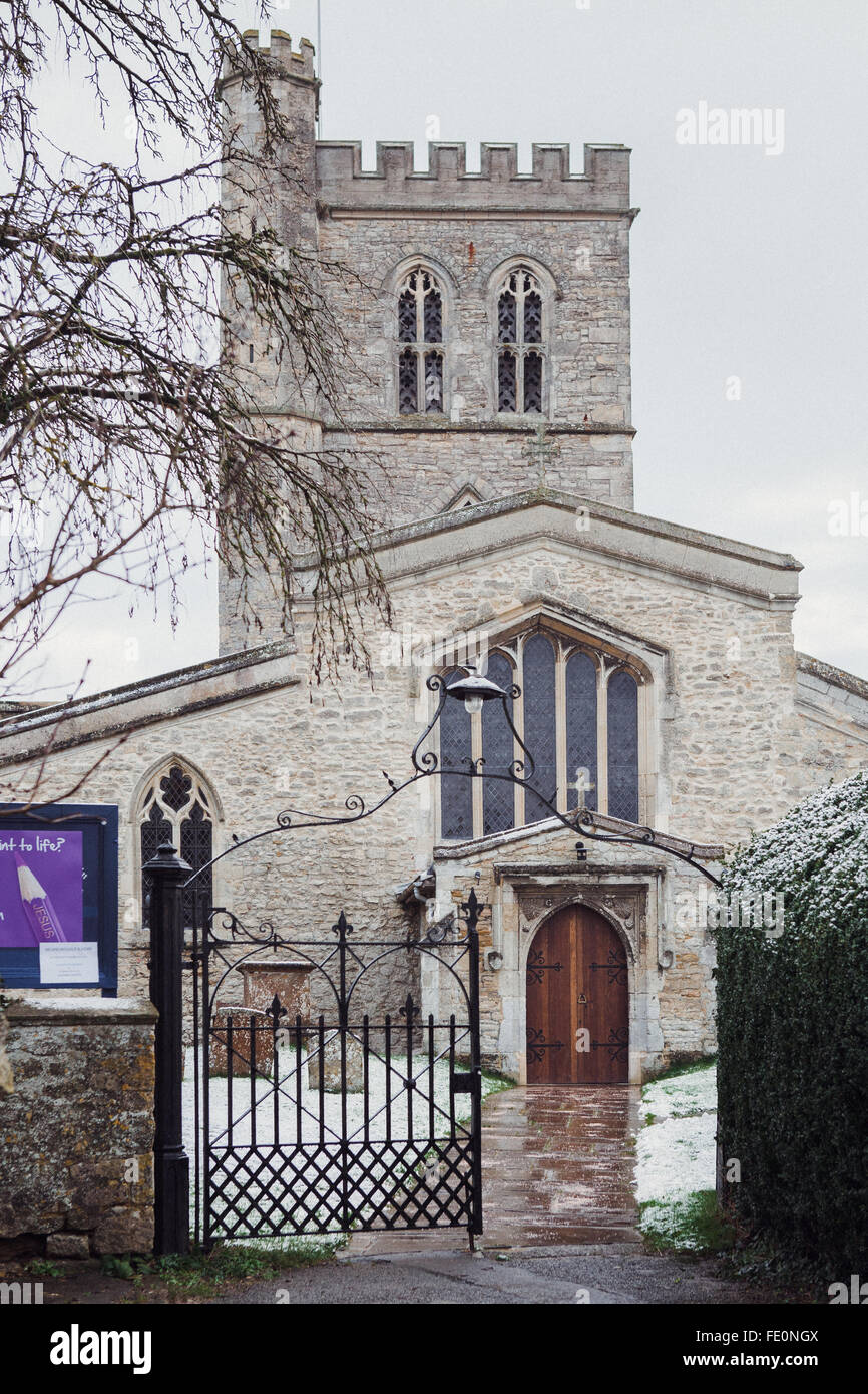St Marys Church in the snow, Long Crendon, Buckinghamshire Stock Photo ...