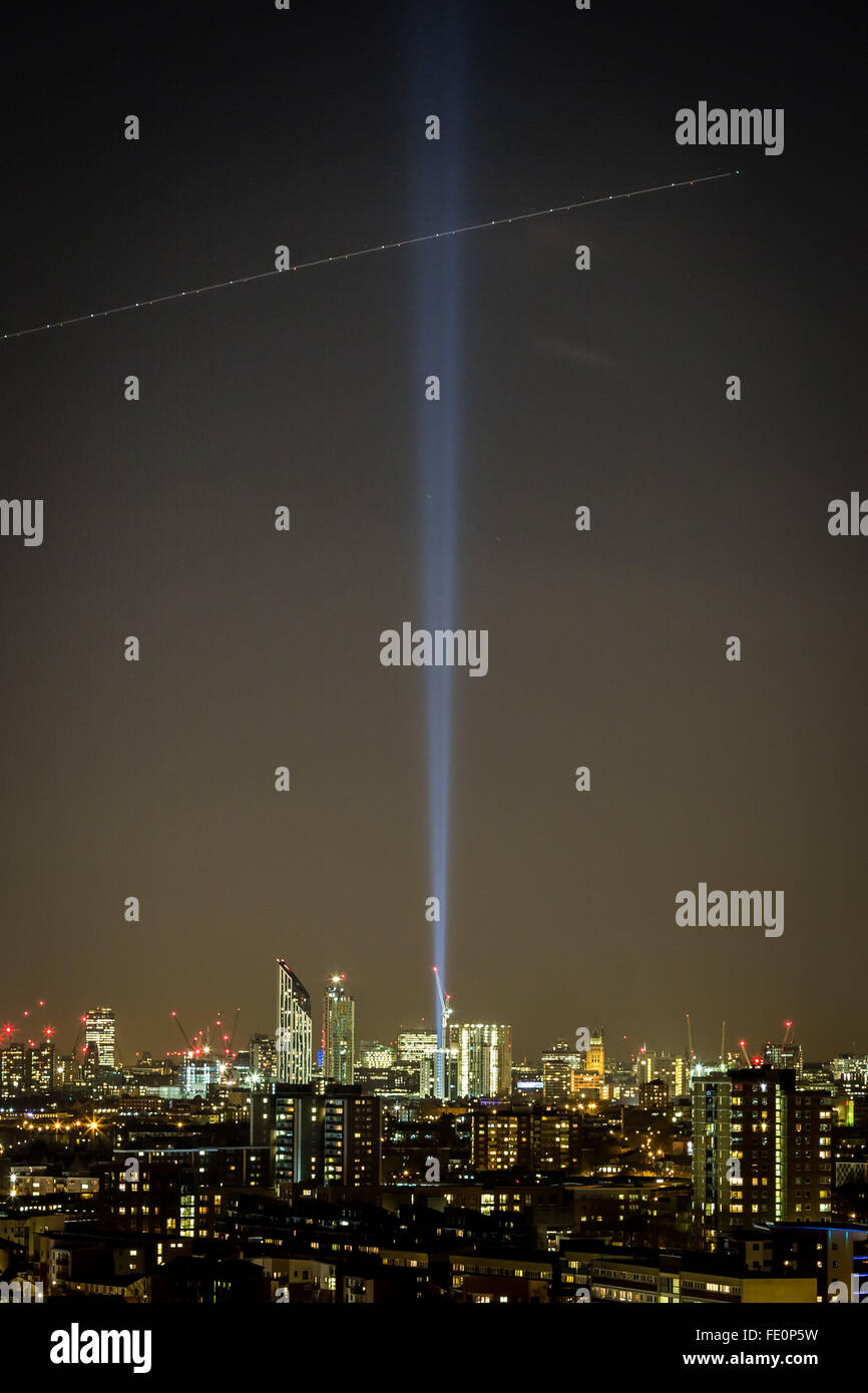 Lighting installation by Ryoji Ikeda sees an intense vertical light ...