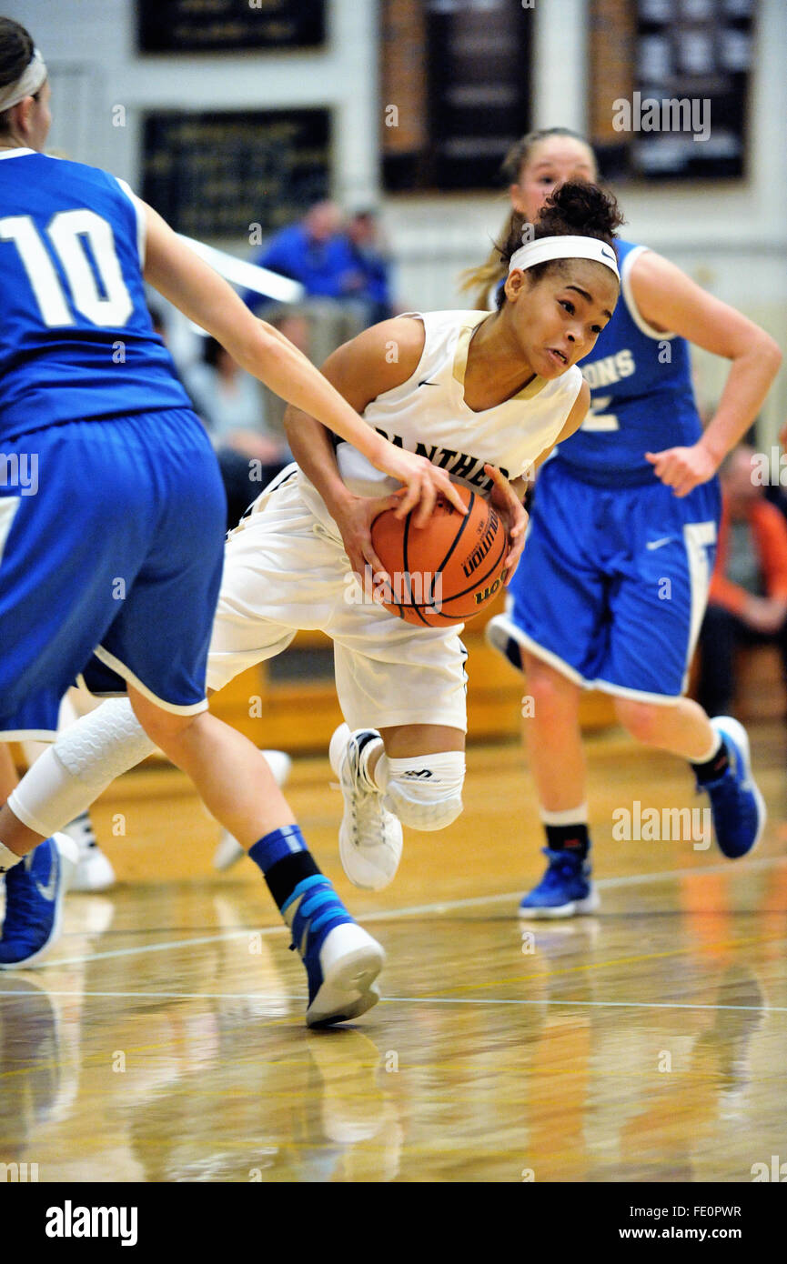 High school player attempting hi-res stock photography and images - Alamy