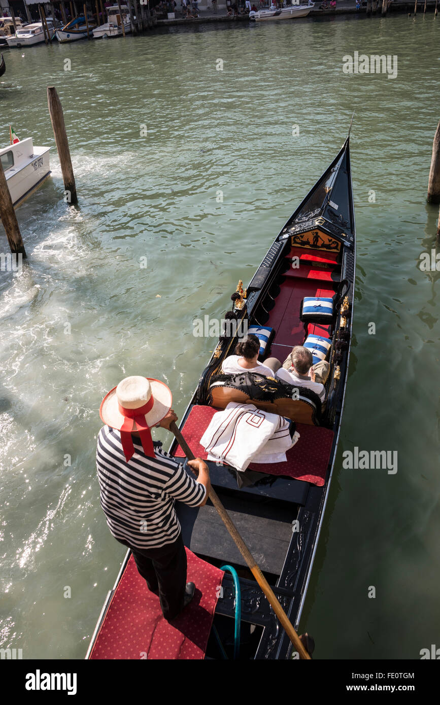 Gondoliere and gondola in canal grande hi-res stock photography and ...