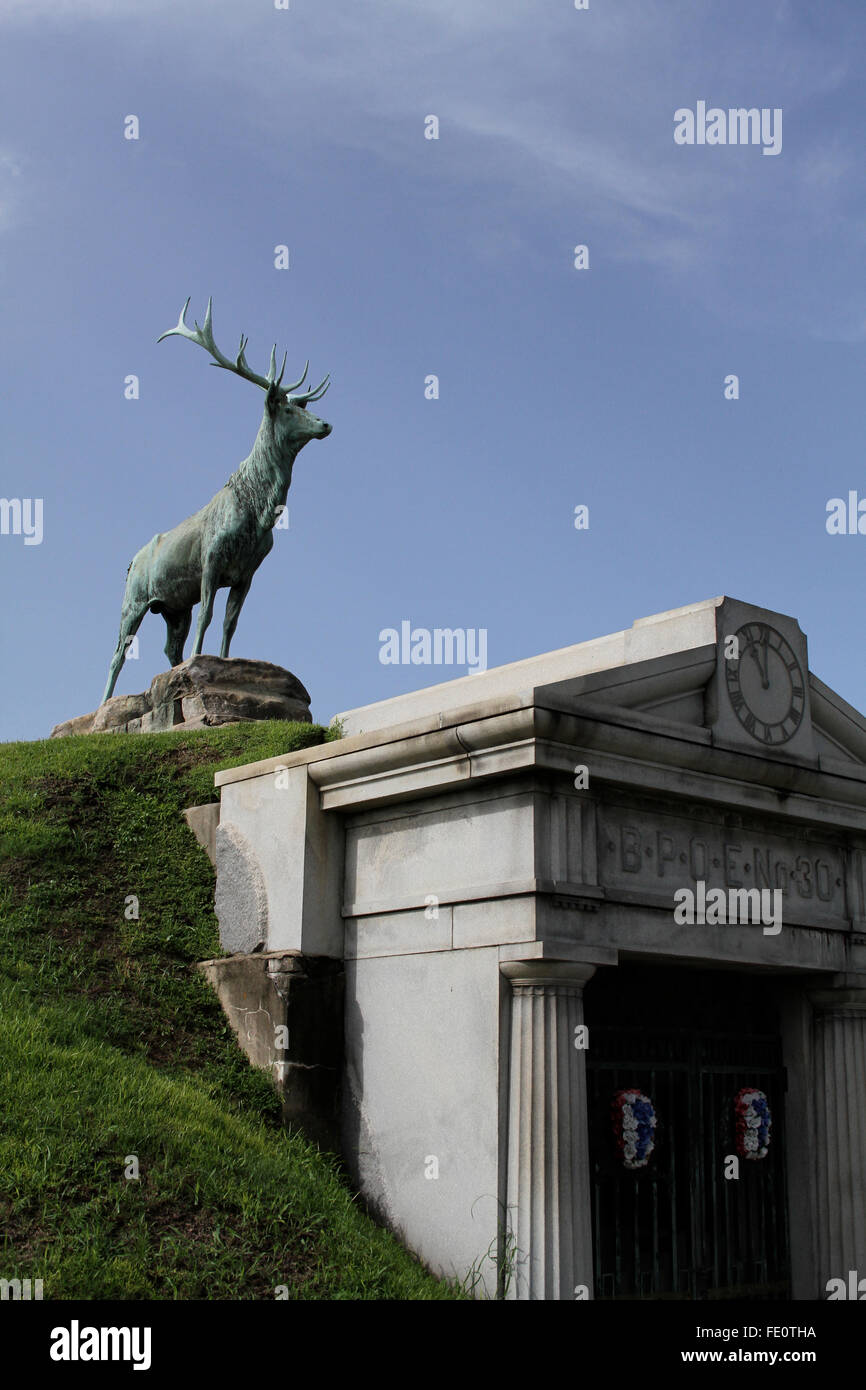 Statue of a stag at the cemetery in New Orleans Stock Photo - Alamy