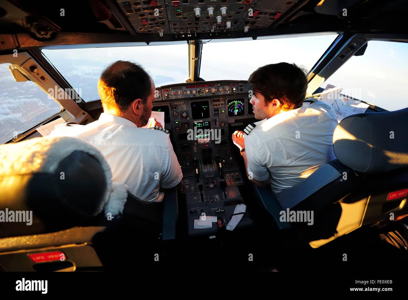 Pilot and copilot in cockpit, Airbus A321 Stock Photo - Alamy
