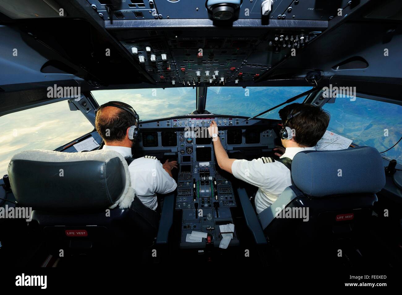 Airbus a321 cockpit hi-res stock photography and images - Alamy