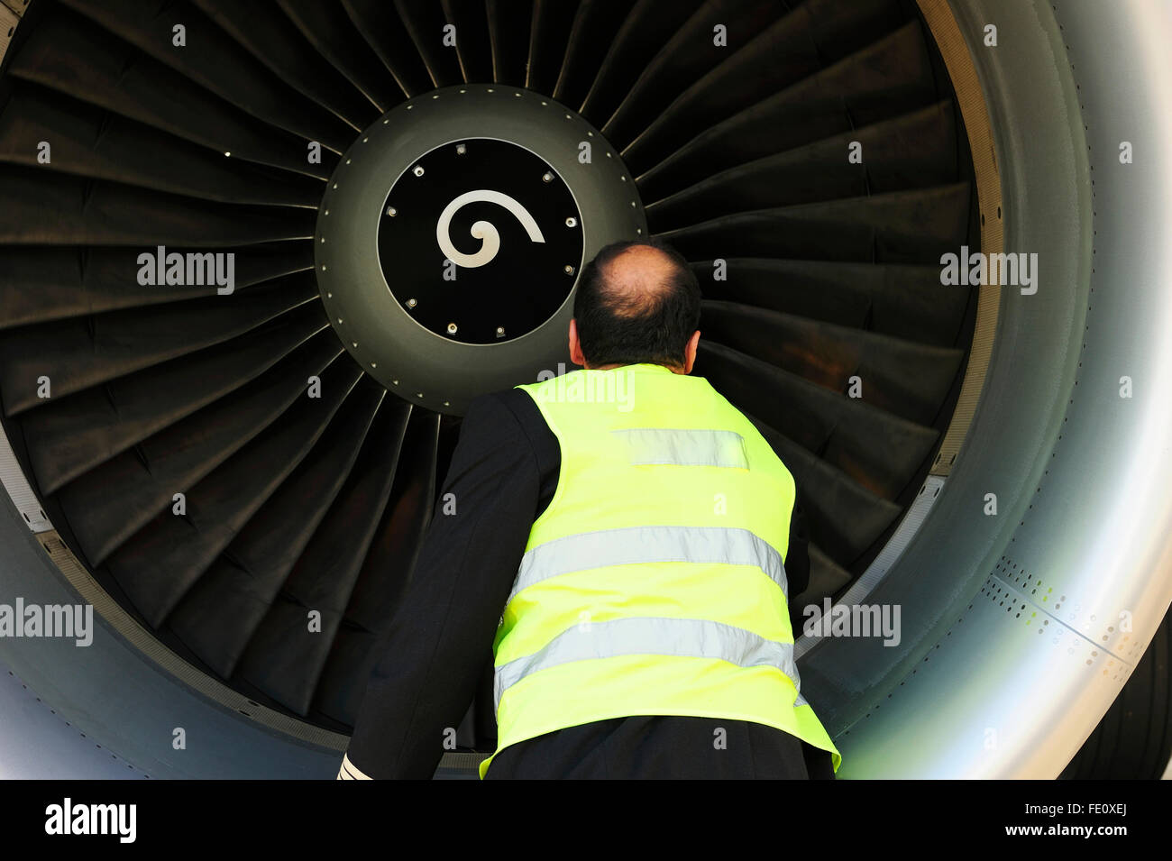 Pilot checking engine, passenger aircraft, Airbus A321 Stock Photo - Alamy