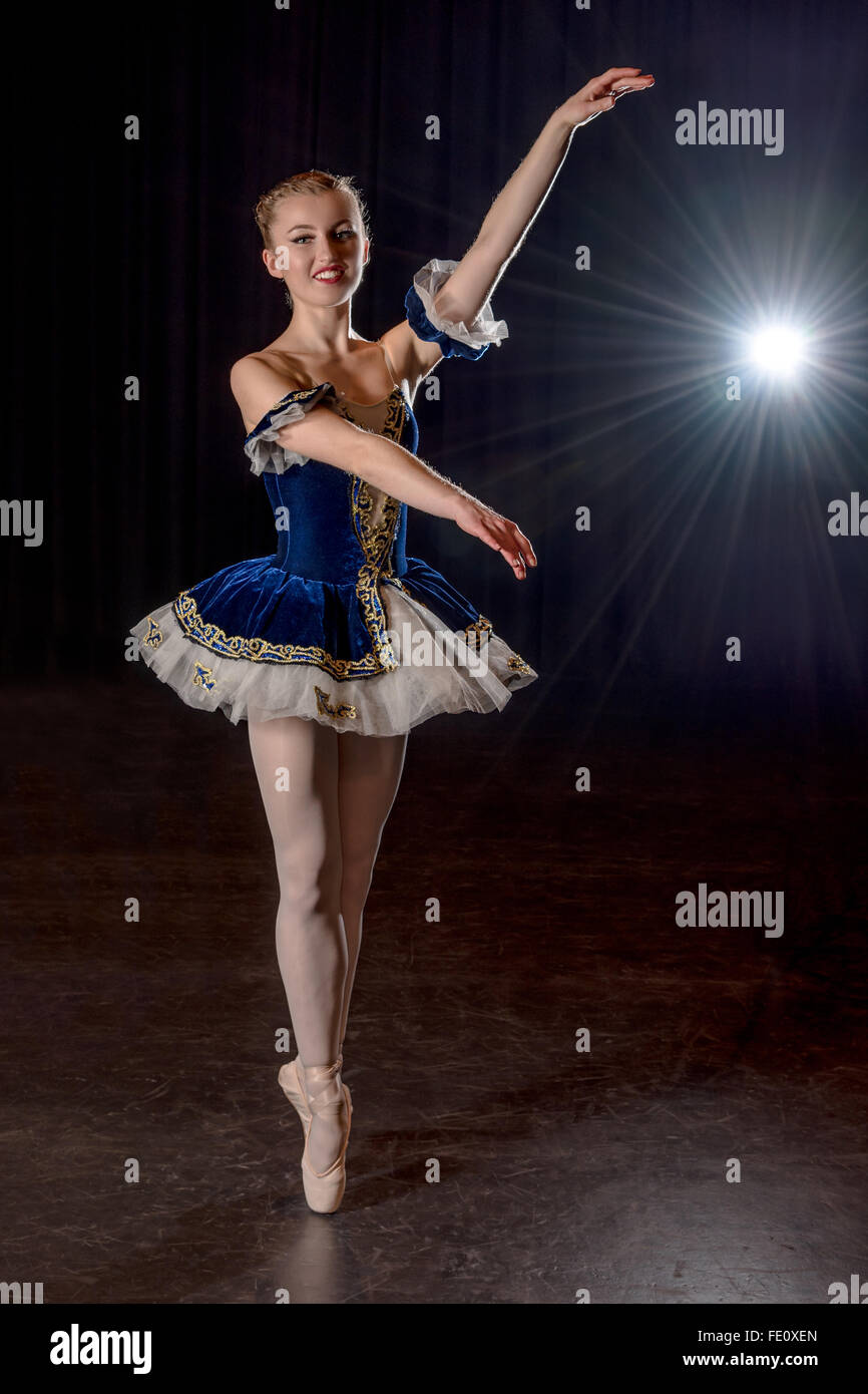 Arabesque ballet hi-res stock photography and images - Alamy