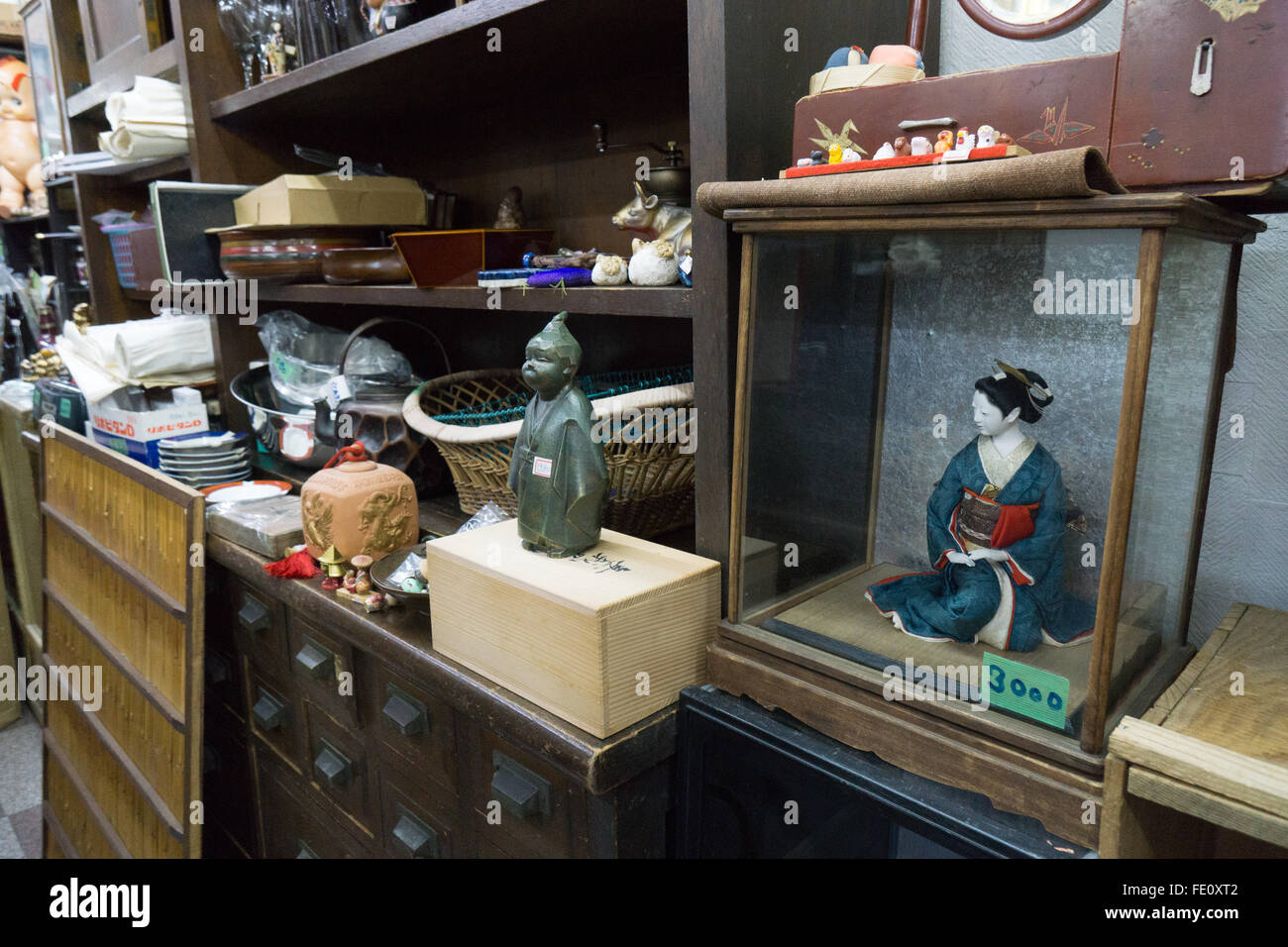 junk shop thrift store in Japan Stock Photo - Alamy