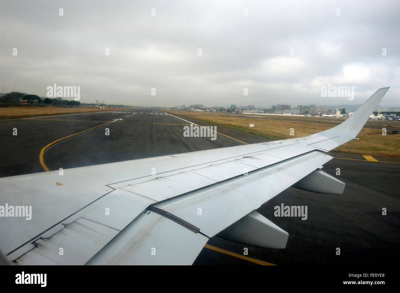 Approaching runway hi-res stock photography and images - Alamy