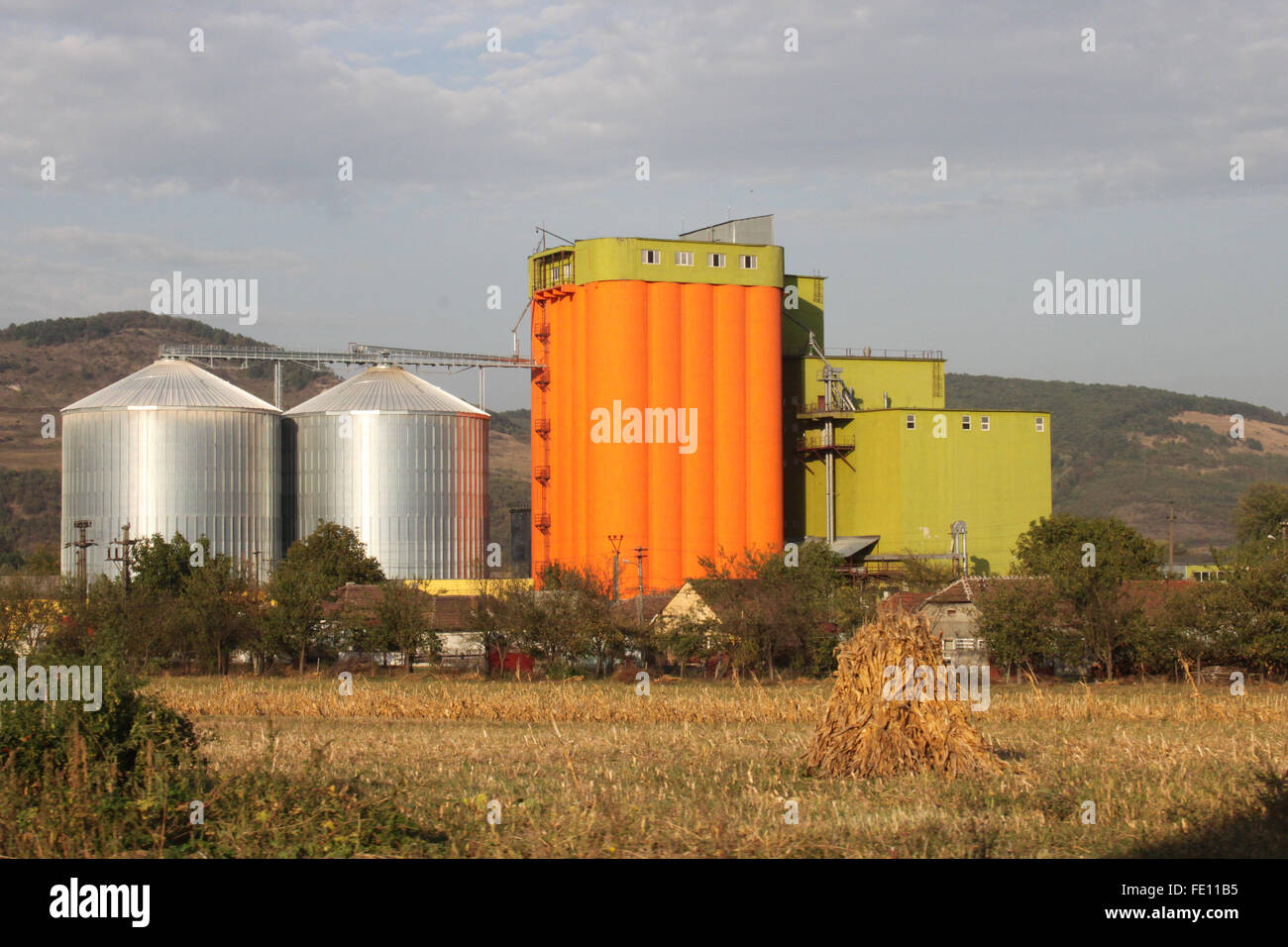 Factory silos hi-res stock photography and images - Alamy