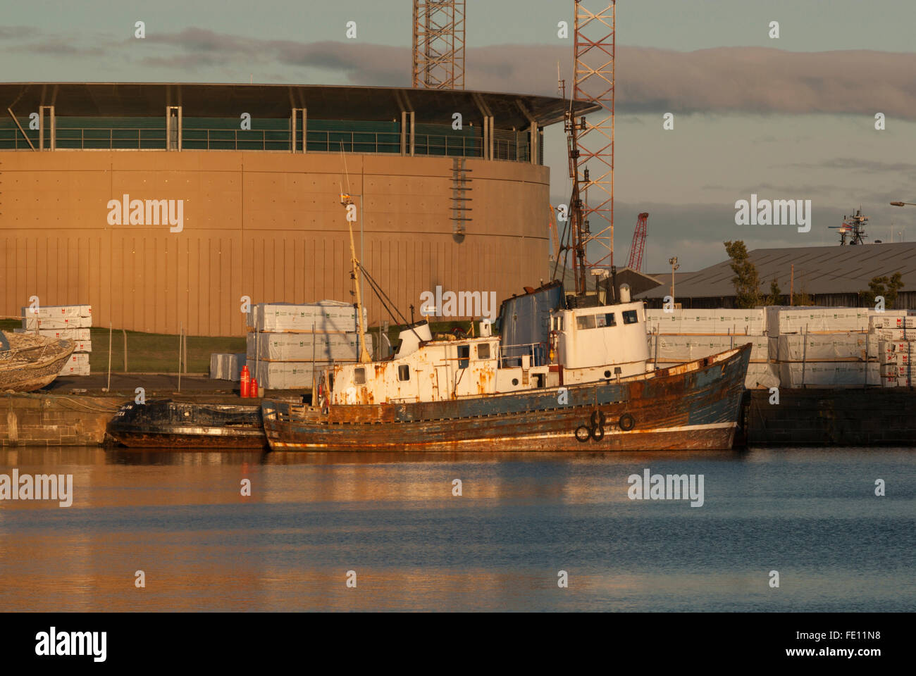 Dundee docks hi-res stock photography and images - Alamy