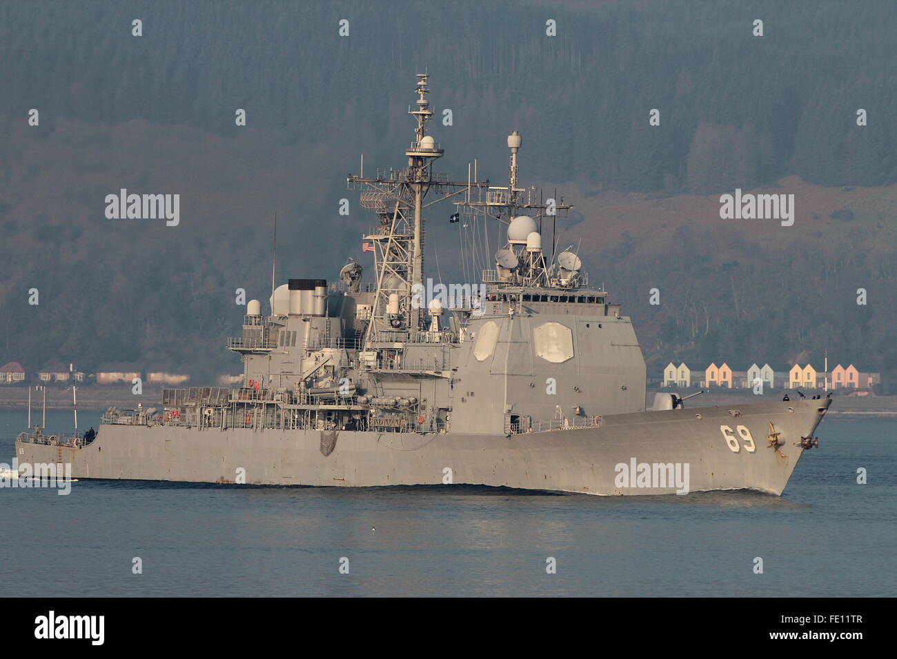 USS Vicksburg (CG-69), a Ticonderoga-class cruiser of the US Navy ...