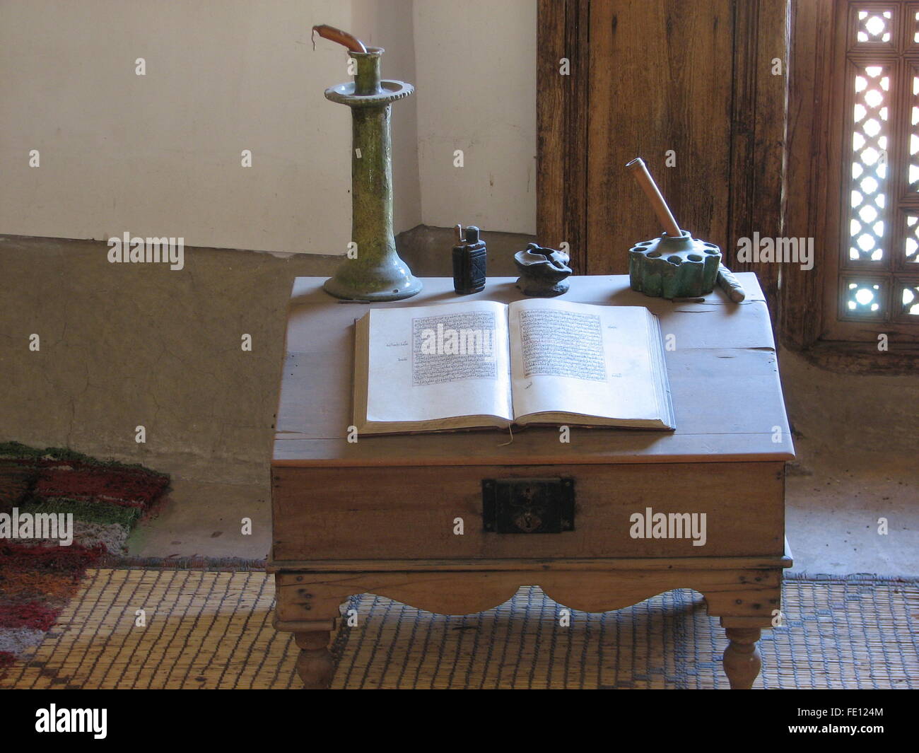 Madrassa desk hi-res stock photography and images - Alamy