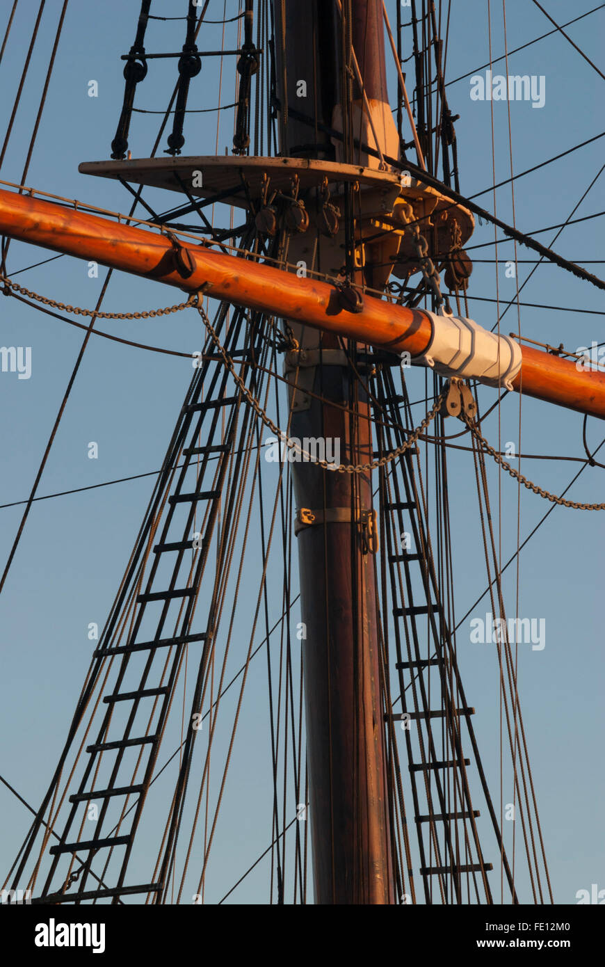 Lower Mainmast on RRS Discovery, Discovery Point, Dundee, Scotland, UK ...