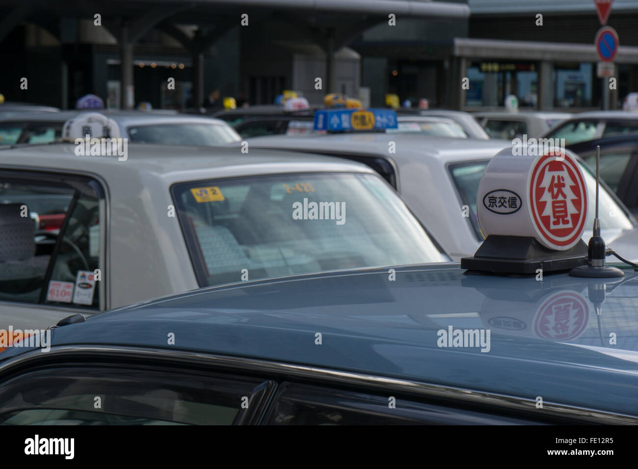 taxis waiting at Kyoto Train Station Stock Photo - Alamy