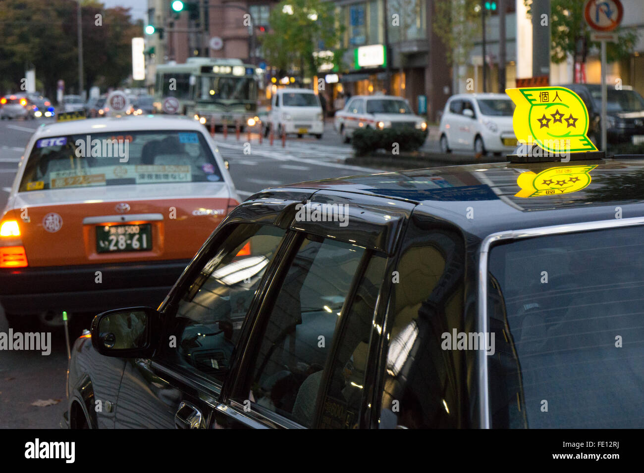 taxis waiting at Kyoto Train Station Stock Photo - Alamy