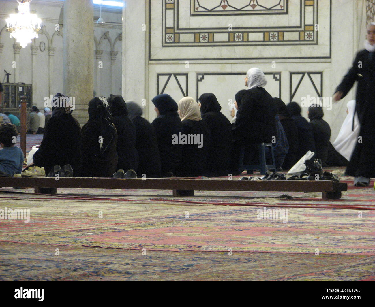 Woman praying in congregation in Ummayad Mosque, Damascus, Syria Stock ...