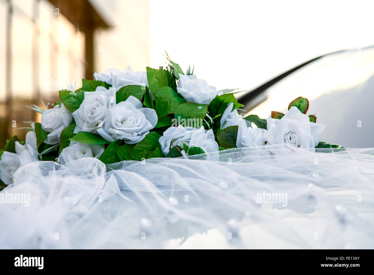 flowers white roses wedding car decoration Stock Photo - Alamy