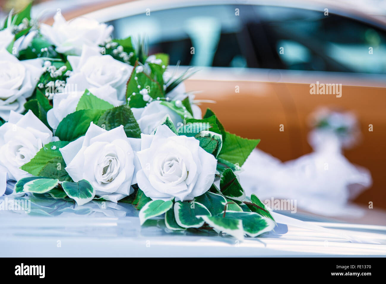 flowers white roses wedding car decoration Stock Photo - Alamy