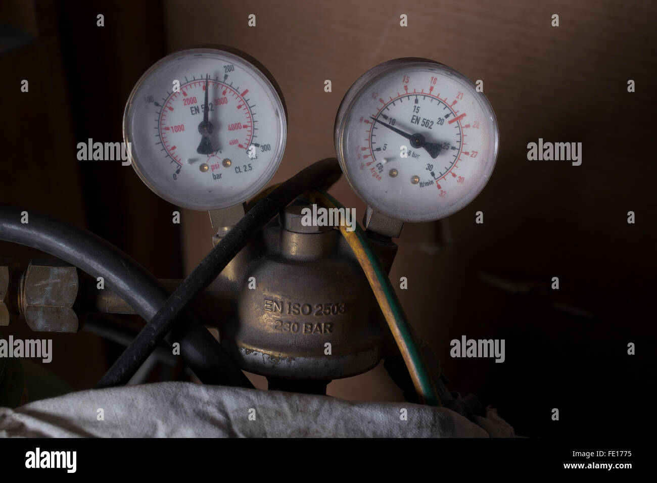 Manifold gauge hi-res stock photography and images - Alamy