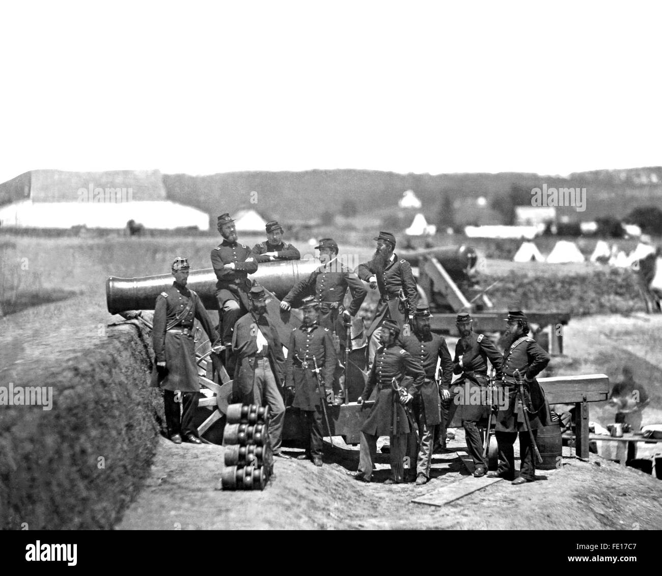 Union Army soldiers in entrenchment on battlefield with cannon Stock ...