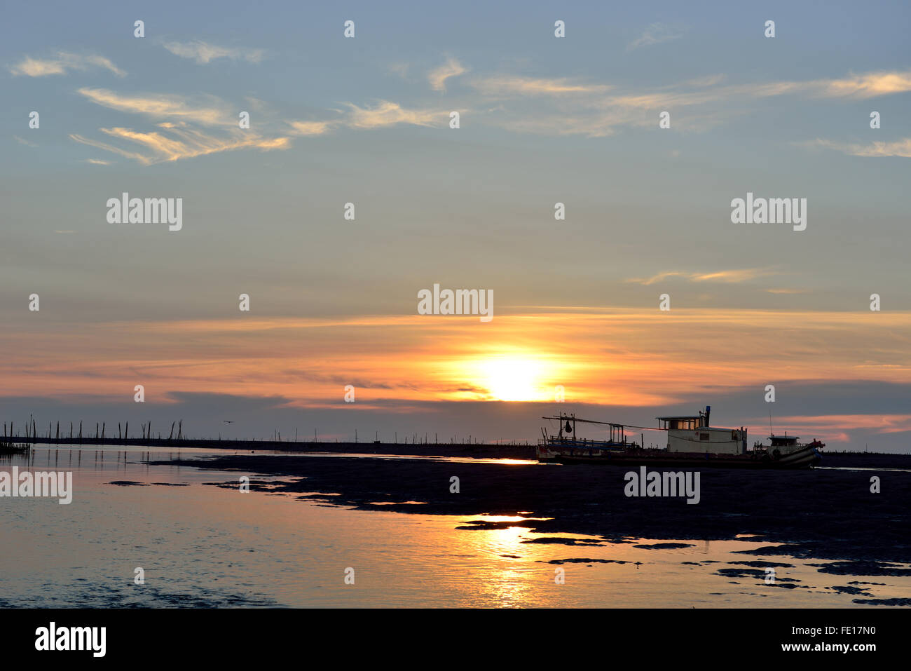 Ship back site hi-res stock photography and images - Alamy