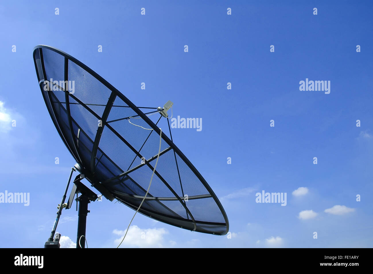 Satellite link hi-res stock photography and images - Alamy