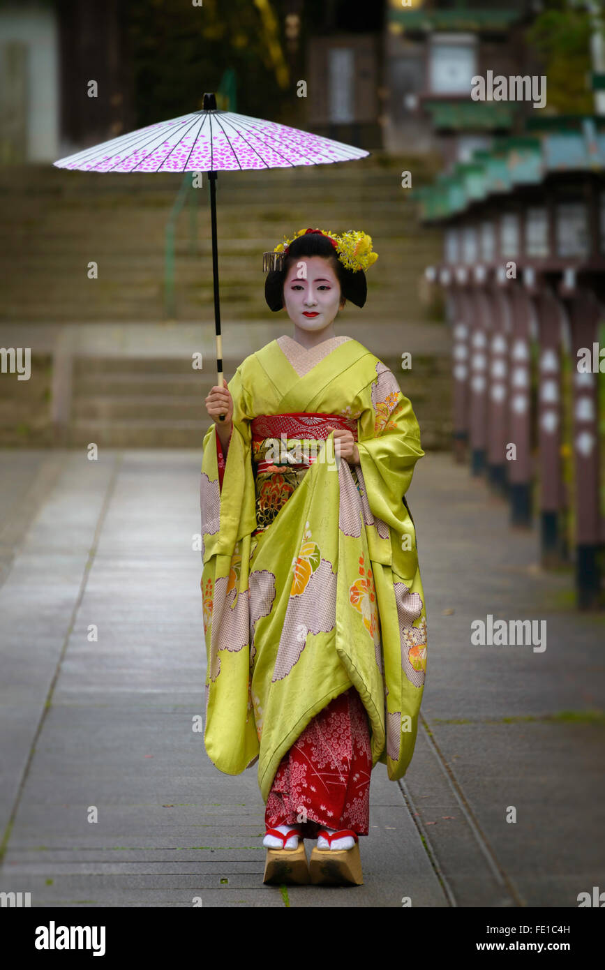 Maiko, apprentice geiko, Kyoto Japan Stock Photo - Alamy