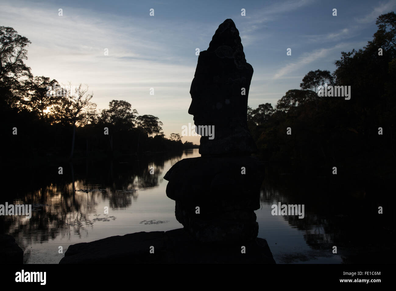 Angkor wat moat hi-res stock photography and images - Alamy