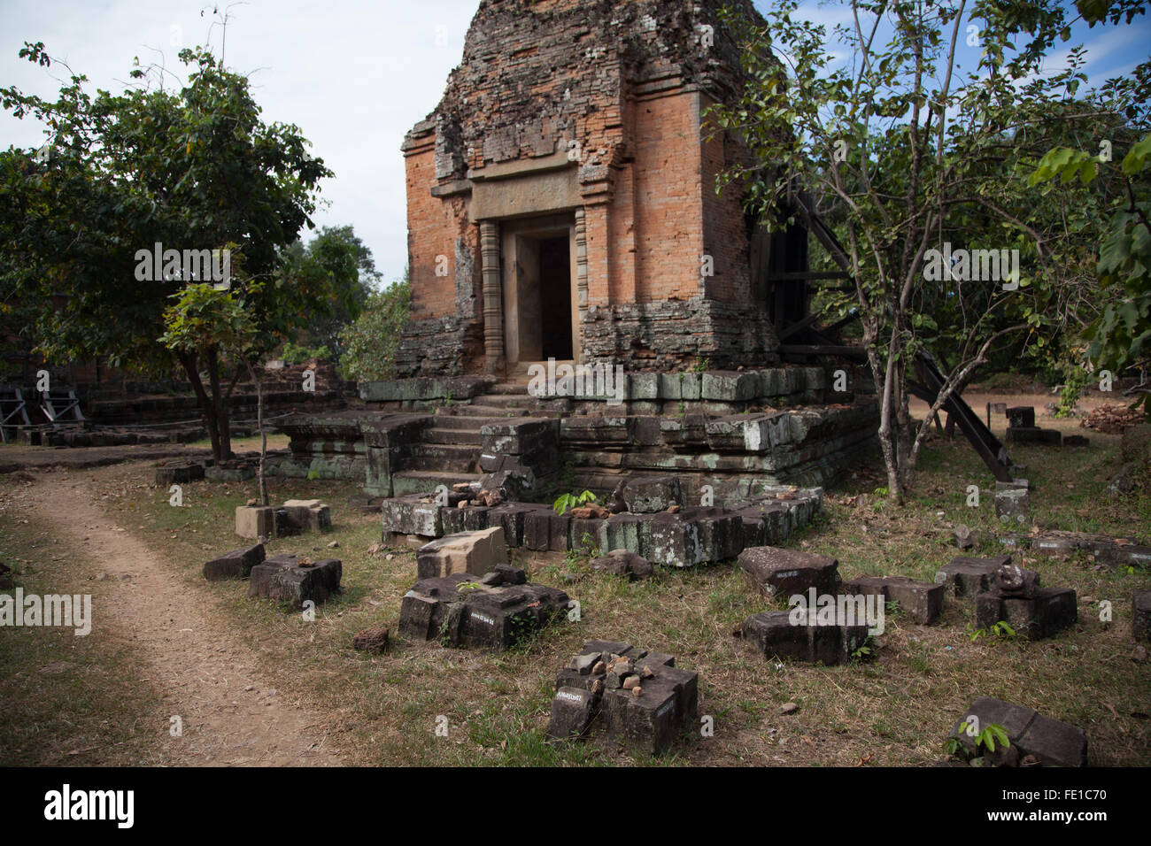 Phnom bakheng hindu buddhist hi-res stock photography and images - Alamy