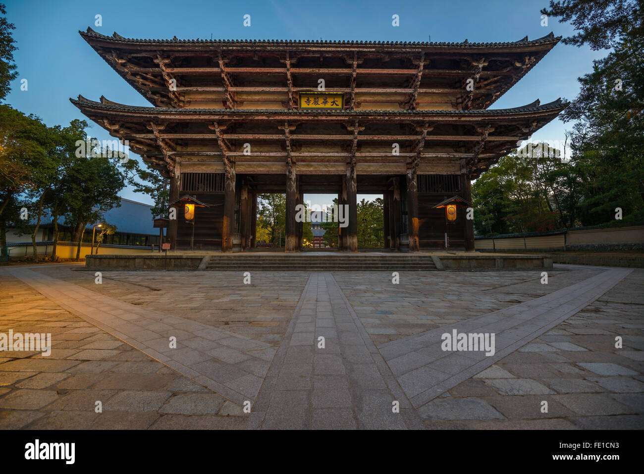 Nandai mon gate hi-res stock photography and images - Alamy