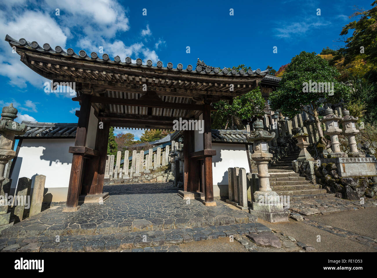 Temple gate japan hi-res stock photography and images - Alamy