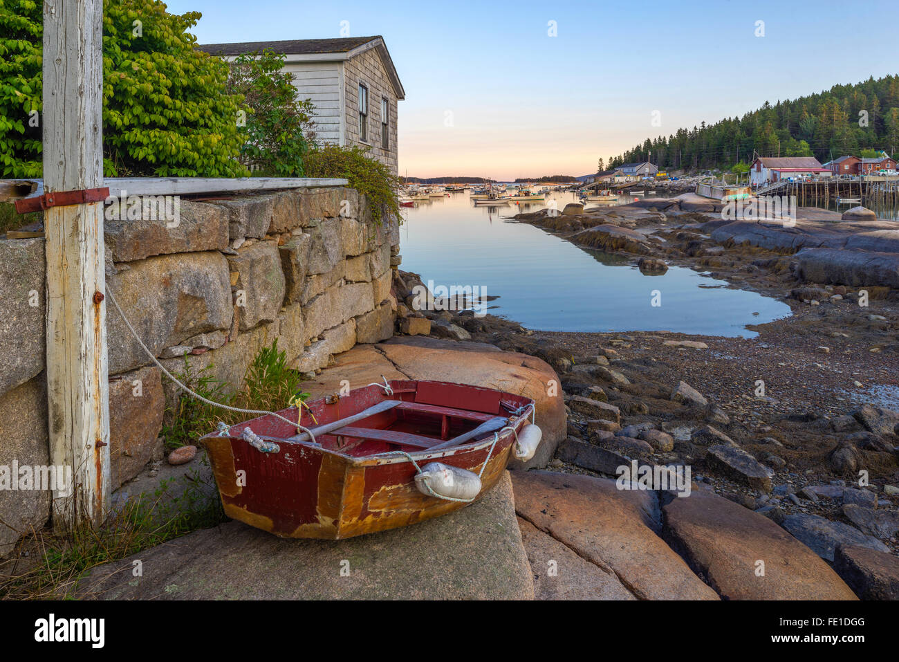 Stonington; Maine: Wooden rowing pram on a rock shelf at low tide Stock ...