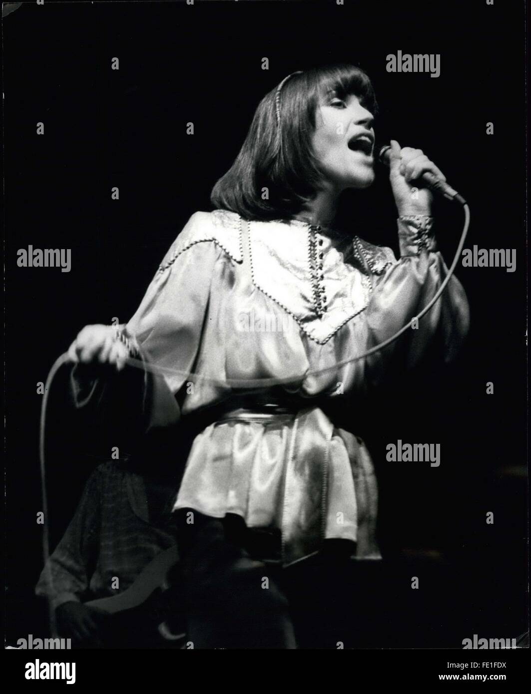 1980 - Pop singer Kiki Dee on stage at the Royal Albert Hall for the ...
