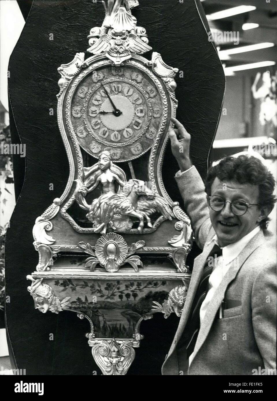 1989 - It's butter-time: This grandfather's clock is made entirely out ...