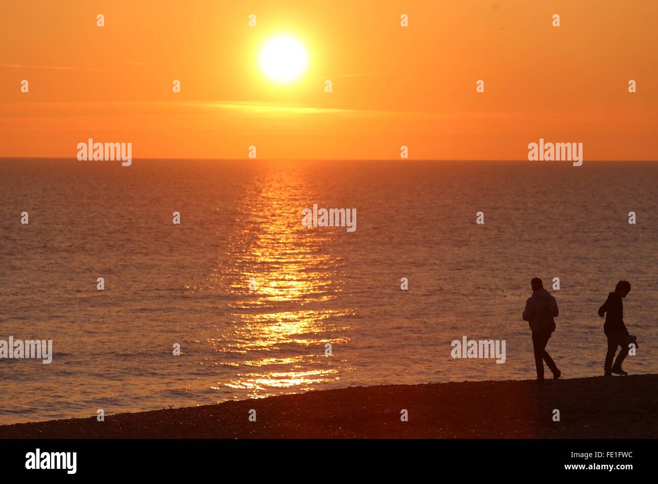 Silhouettes on brighton beach hi-res stock photography and images - Alamy