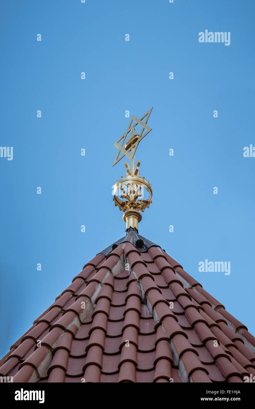 David star on the roof of synagogue Stock Photo - Alamy