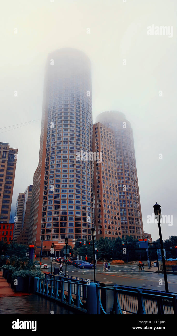 Fog city skyscraper hi-res stock photography and images - Alamy