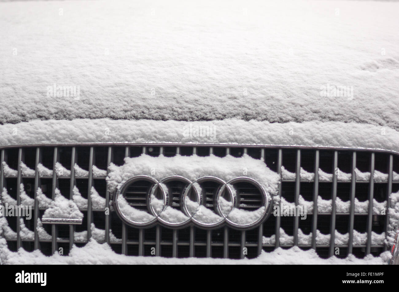 Audi logo hi-res stock photography and images - Alamy