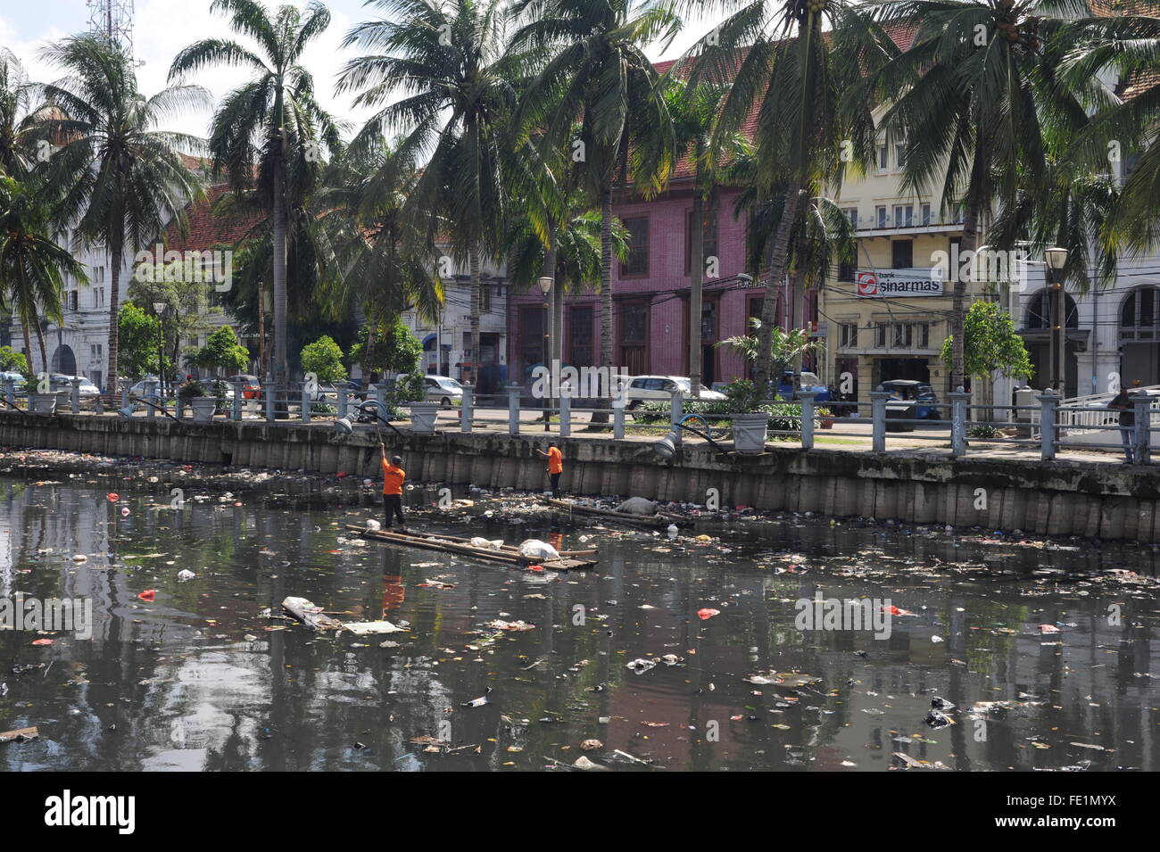 Environmental professionals cleaning the river at Kota district in ...