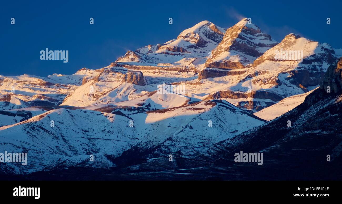 Sunset in snowy mountain, Ordesa National Park, Pyrenees, Huesca ...