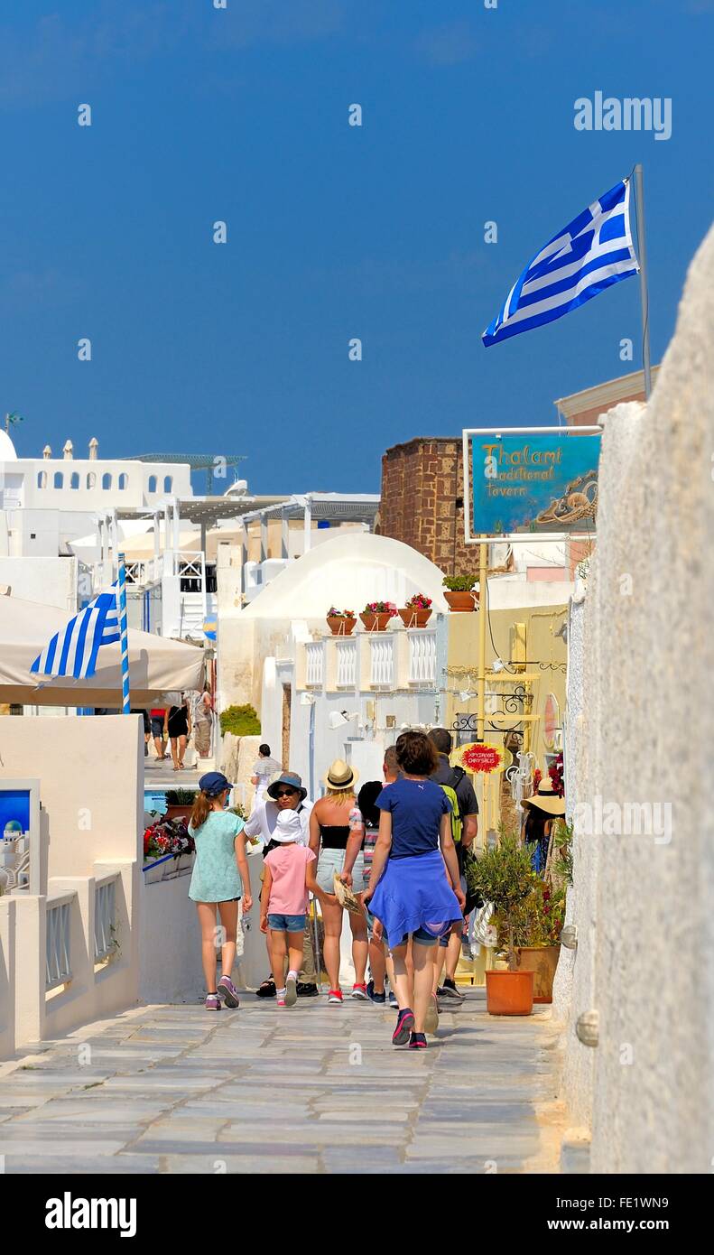 Tourists walking through the busy streets of Oia, Santorini,Greece ...